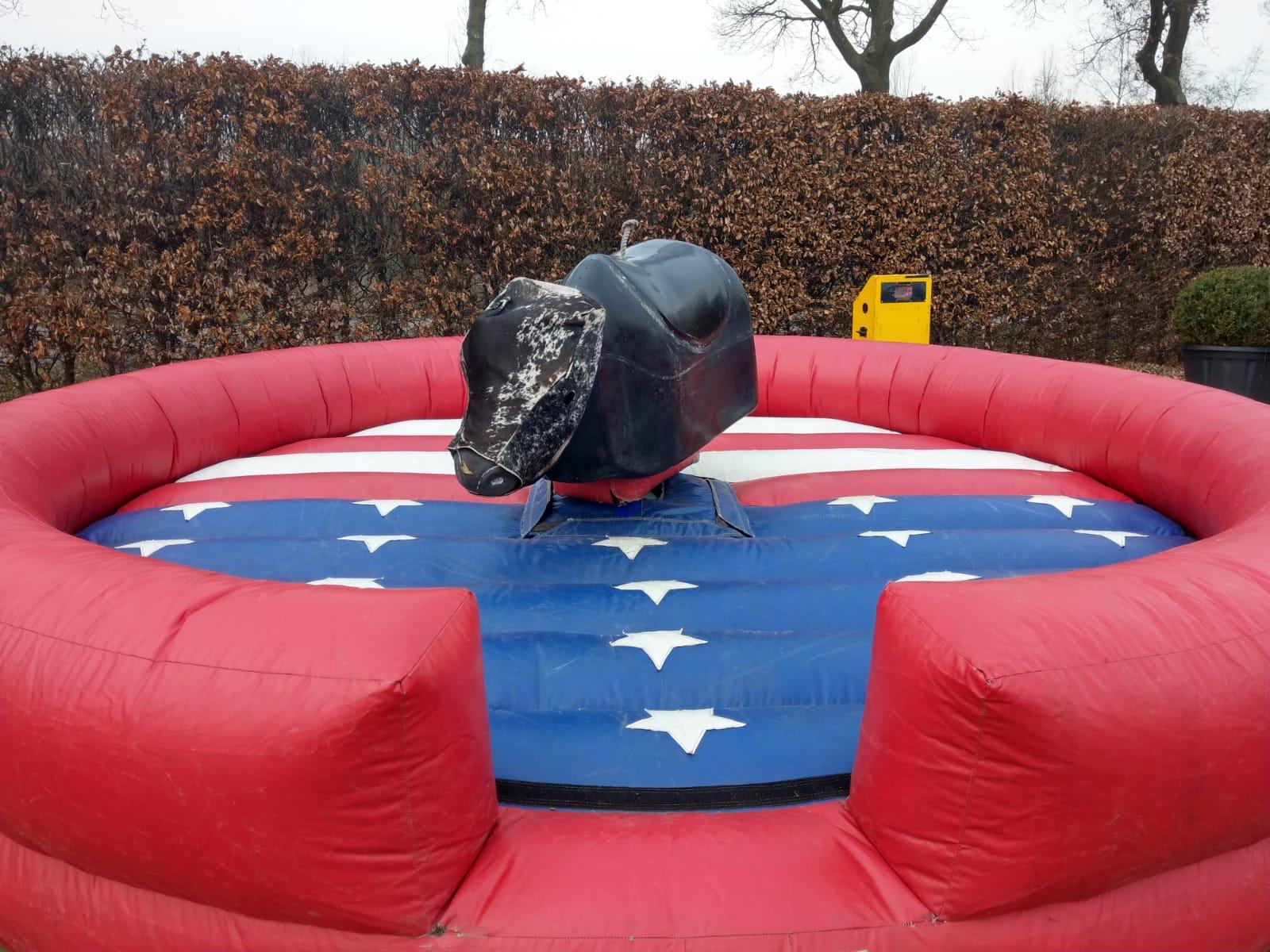 Rodeostier huren | De leukste luchtkussens | Crazy Air