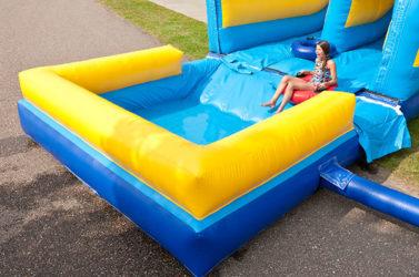 Mega Monkey (Slide + Zwembad) - Crazyair